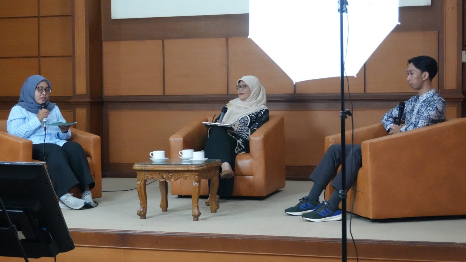 Podcast ”NGOPI JAHE” BPMP DIY : Gadget Ancam Budaya Sosial Siswa – BPMP ...