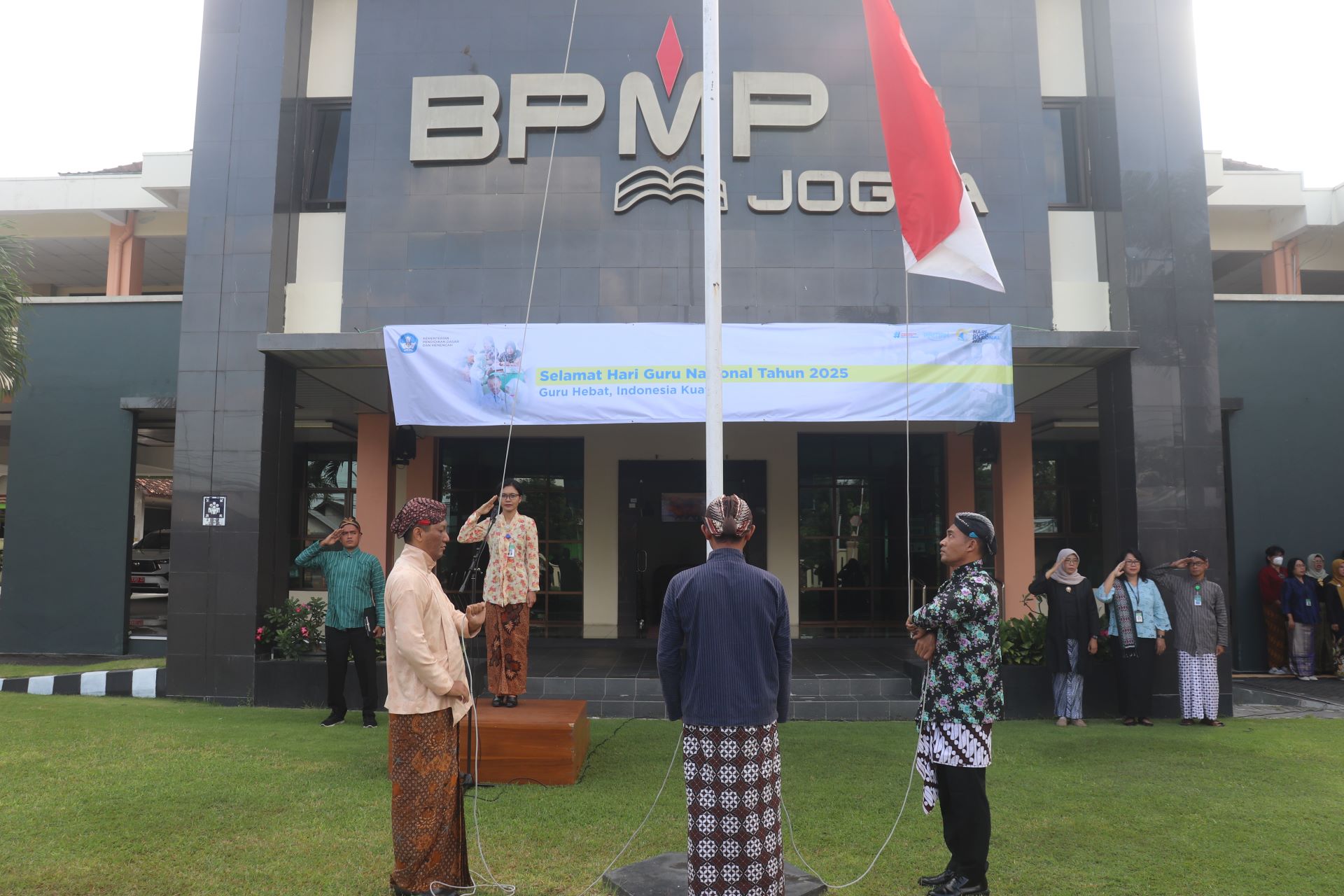 Upacara HGN 2025 di BPMP DIY Berlangsung Khidmat : Guru Hebat ...